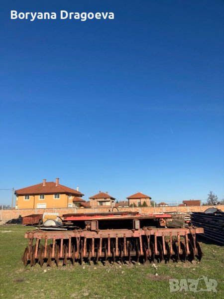 Трактор Т-150 с прикачен селскостопански инвентар в Селскостопанска ...