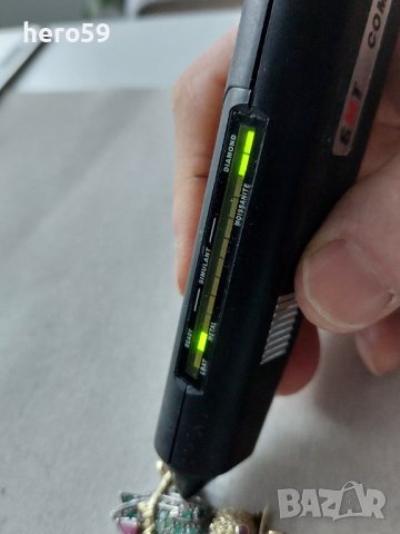 Прекрасен златен дамски медальон, диаманти изумруди в Колиета ...