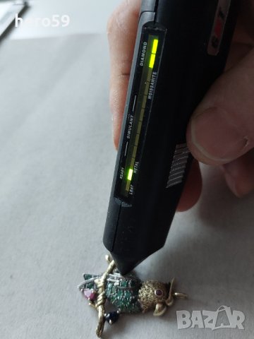 Прекрасен златен дамски медальон, диаманти изумруди в Колиета ...