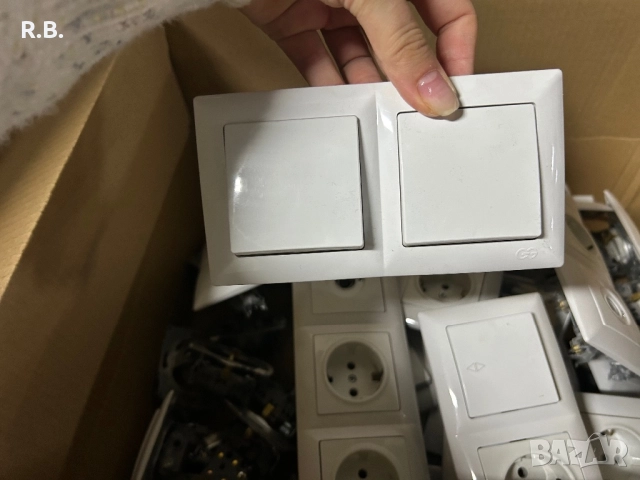 GUNSAN VISAGE бял цвят контакти и ключове в Друга електроника в гр ...