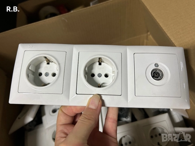 GUNSAN VISAGE бял цвят контакти и ключове в Друга електроника в гр ...